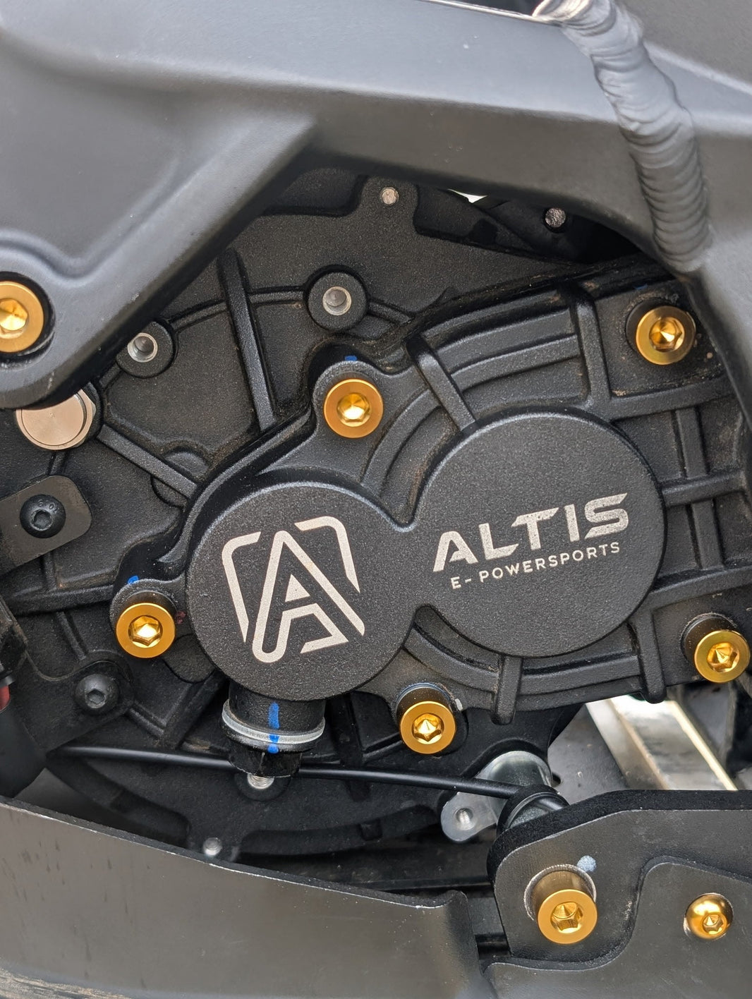 Altis Collection (New) – Titanium Surron